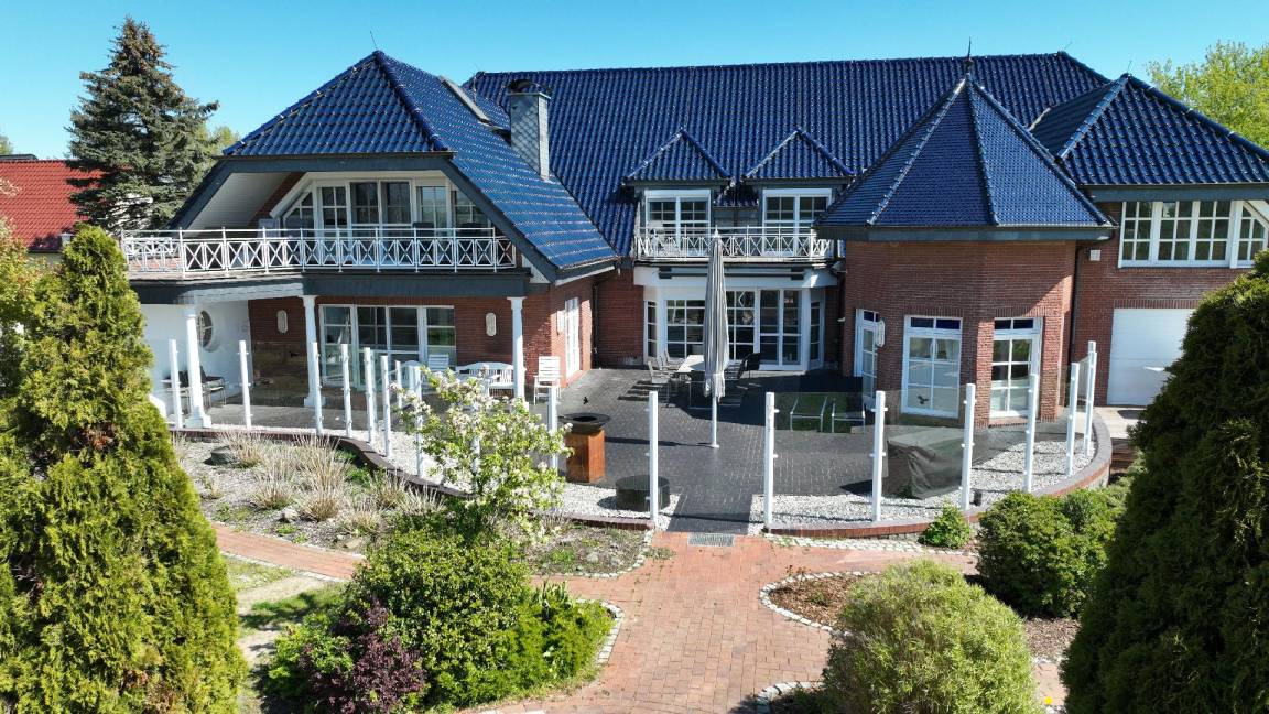 570 M² Ferienhaus ∙ 5 Schlafzimmer ∙ 12 Gäste - Bützow