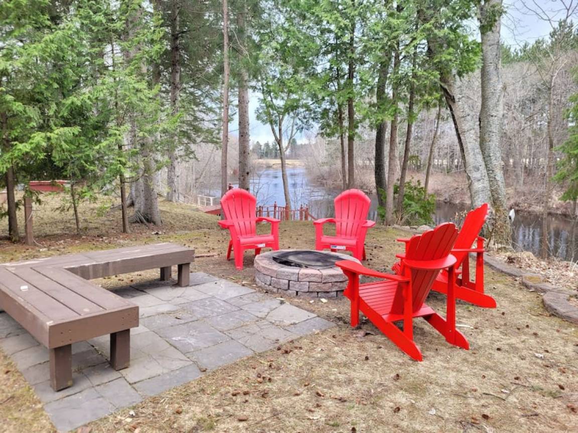 190 M² Apartment ∙ 3 Bedrooms ∙ 8 Guests - Kawartha Lakes