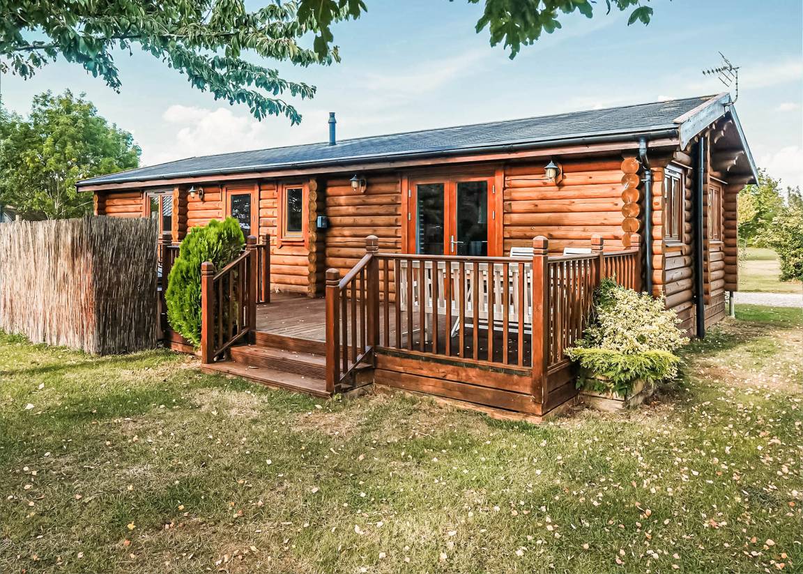 Chalet ∙ 2 Bedrooms ∙ 4 Guests - Norfolk