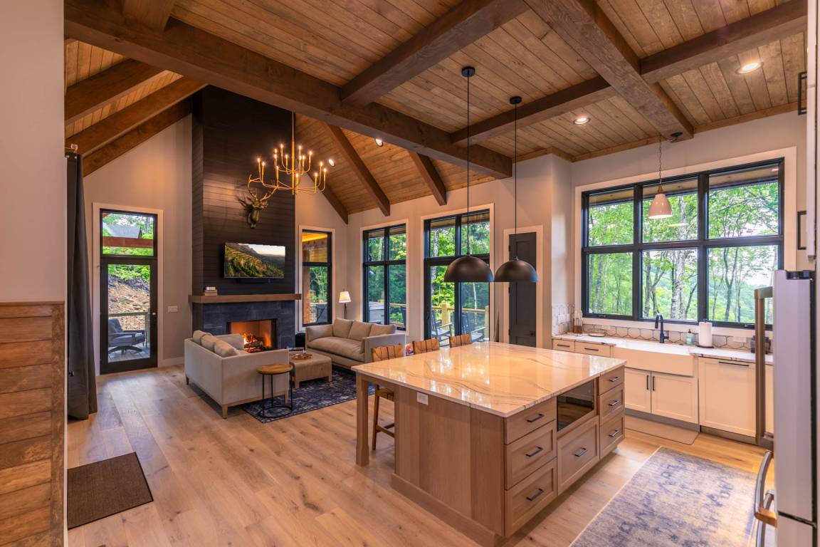 House ∙ 4 Bedrooms ∙ 10 Guests - Roan Mountain, TN