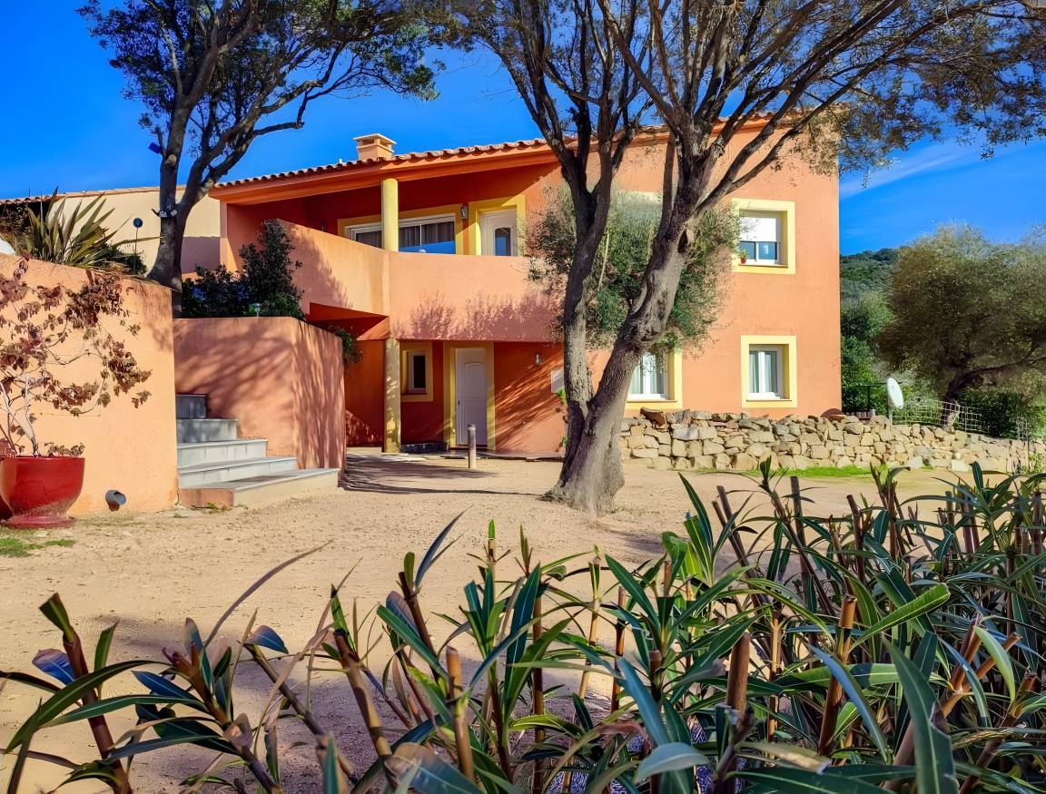 99 M² Huis ∙ 2 Slaapkamers ∙ 4 Gasten - Coti-Chiavari