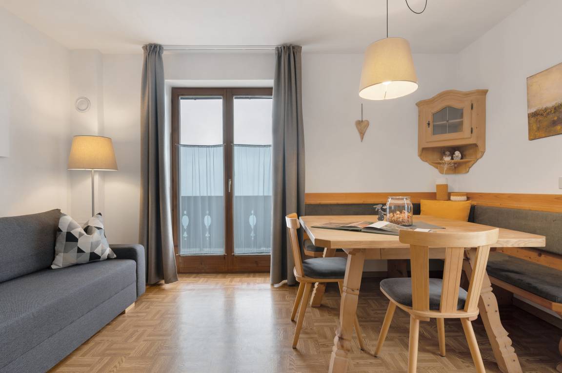 58 M² Ferienwohnung ∙ 1 Schlafzimmer ∙ 3 Gäste - Feldthurns