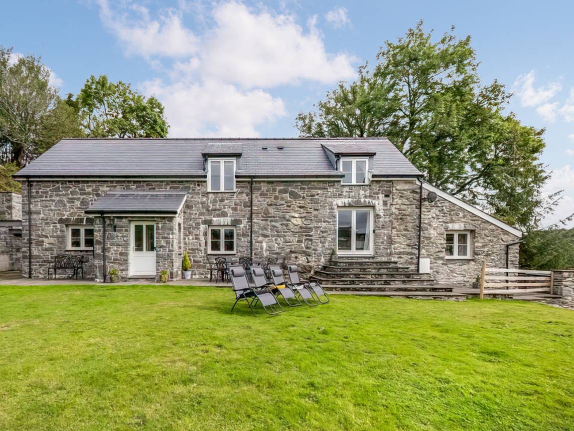 Cottage ∙ 4 Bedrooms ∙ 8 Guests - North Wales