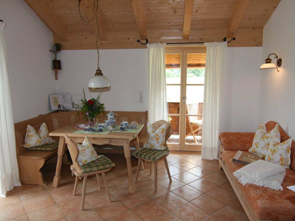 58 M² Ferienwohnung ∙ 2 Schlafzimmer ∙ 4 Gäste - Waakirchen