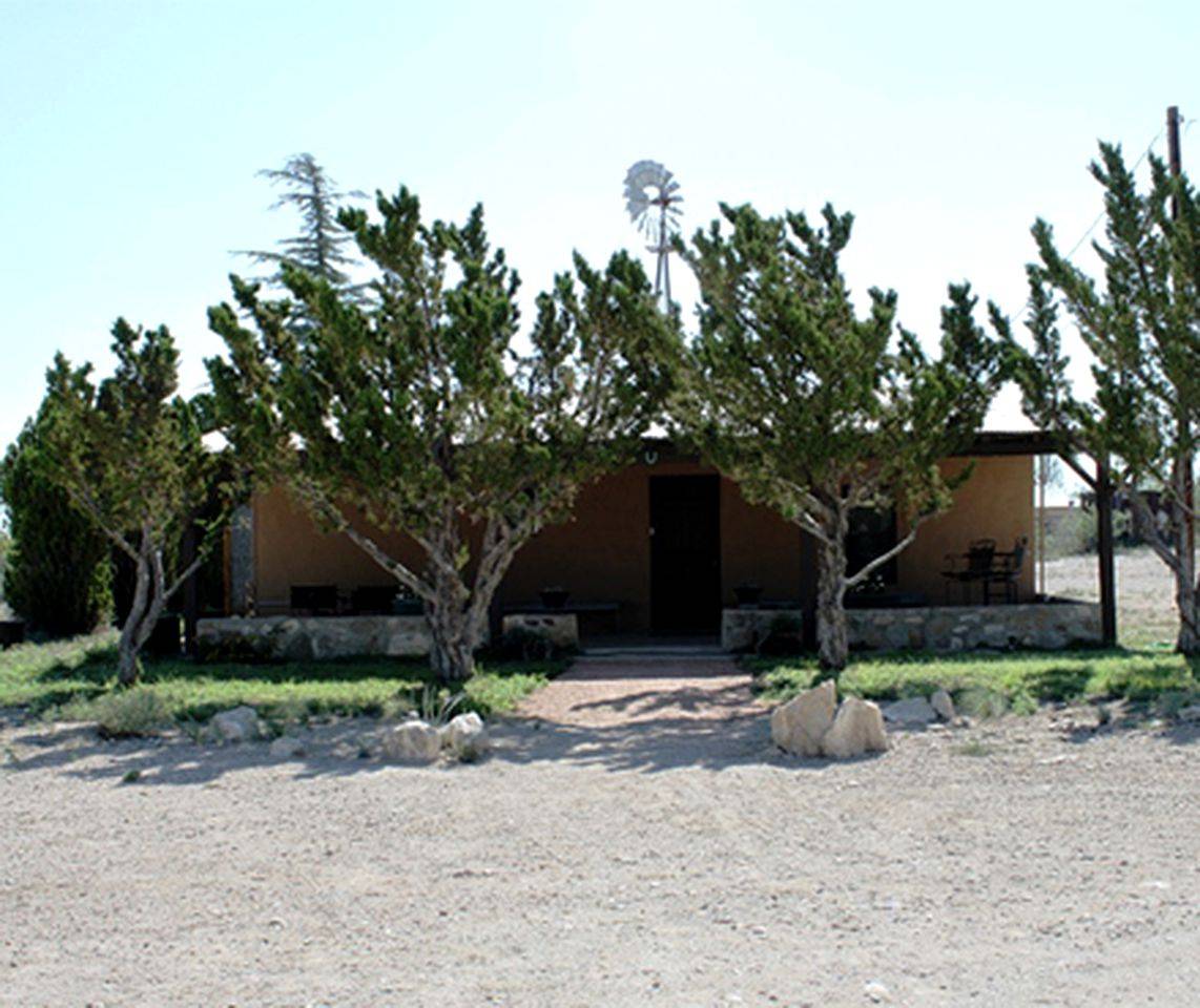 House ∙ 1 Bedroom ∙ 4 Guests - Marathon, TX