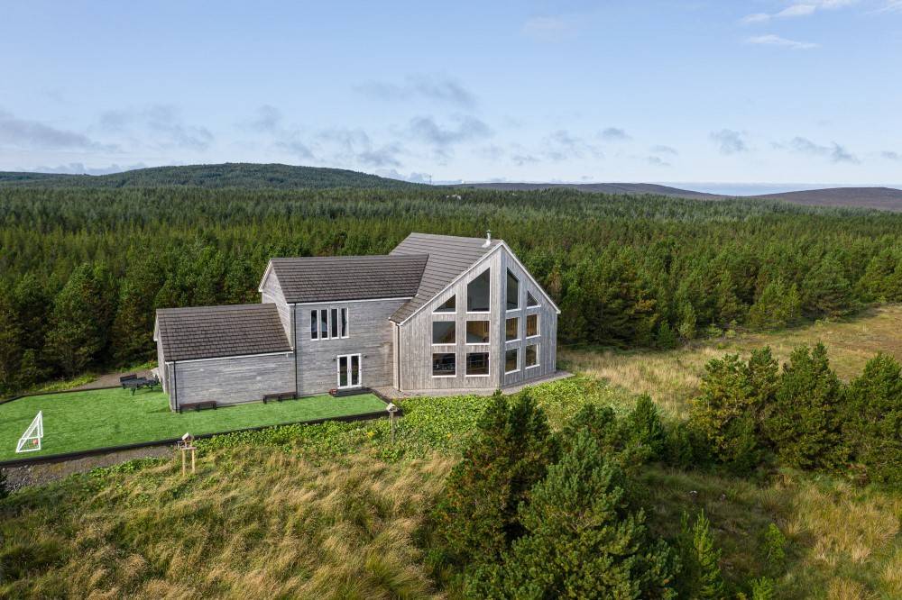 Cottage ∙ 5 Bedrooms ∙ 12 Guests - North Uist