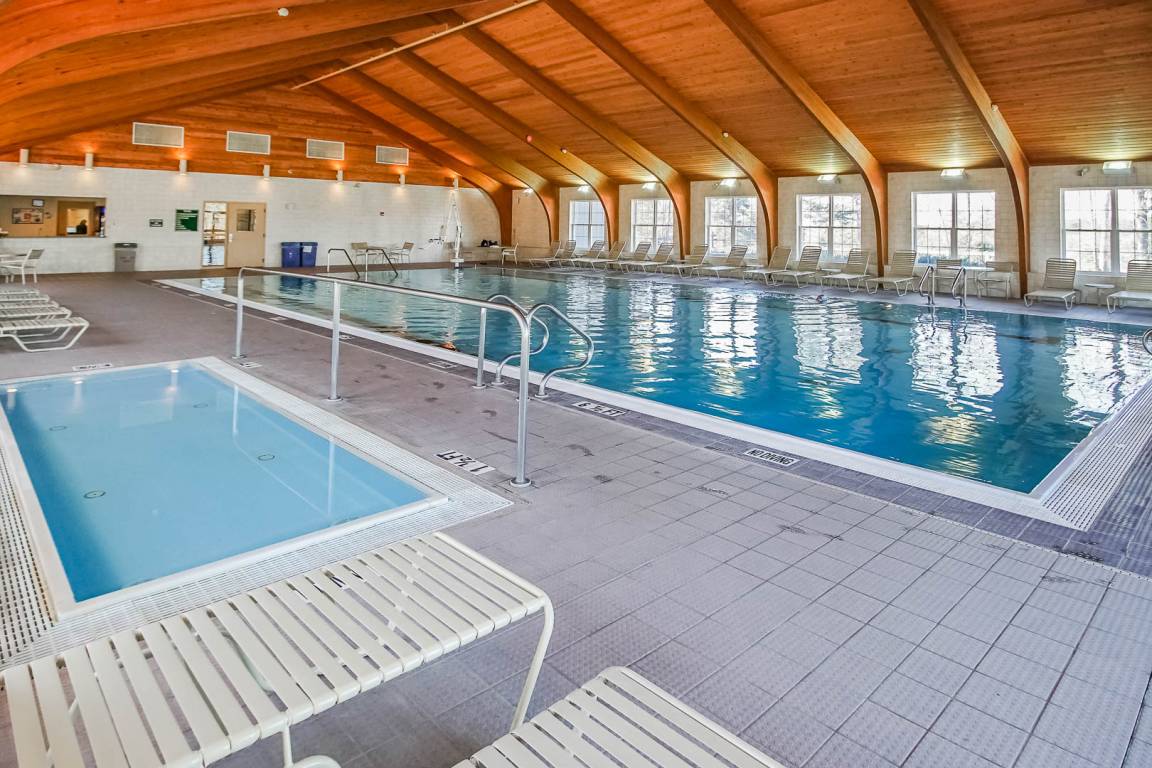 Condo ∙ 2 Bedrooms ∙ 6 Guests - Lake Wallenpaupack, Tafton