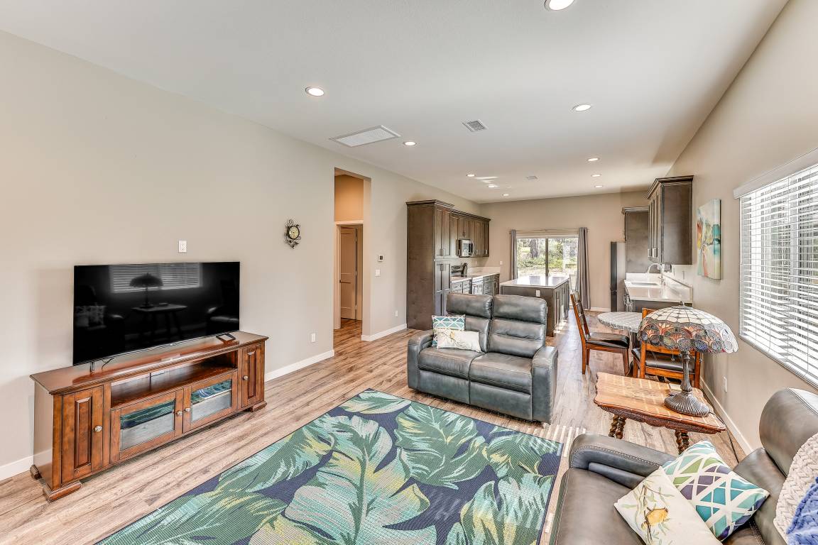 100 M² House ∙ 2 Bedrooms ∙ 4 Guests - Riverside, CA