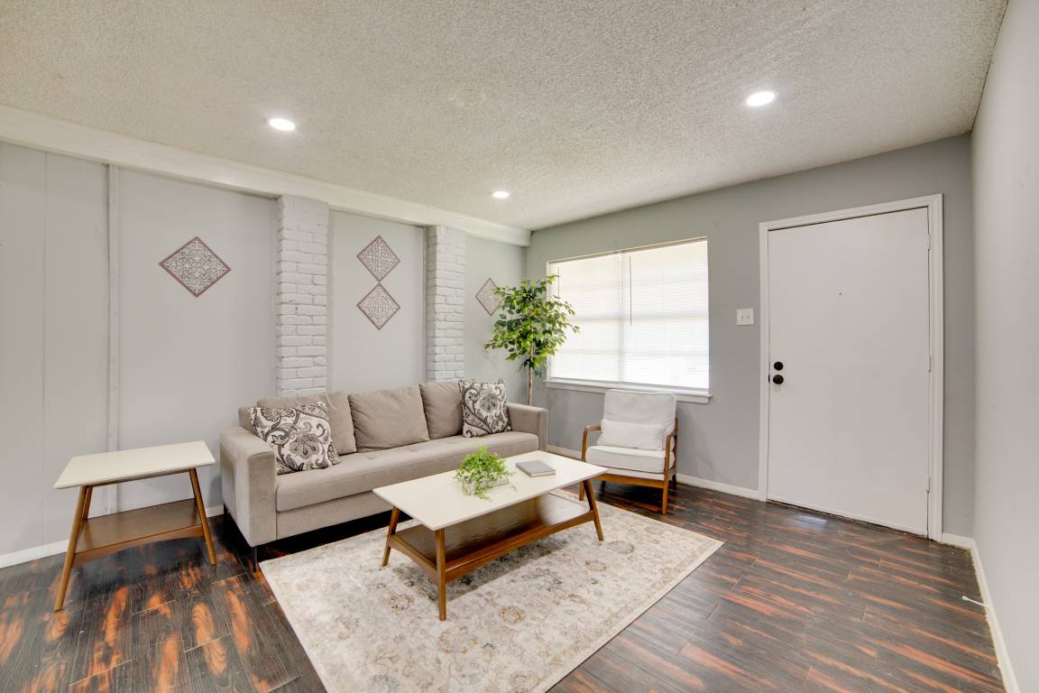 153 M² House ∙ 4 Bedrooms ∙ 8 Guests - Dallas, TX