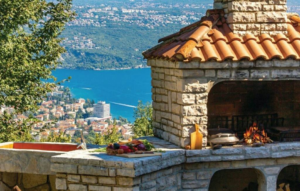 90 M² Huoneisto ∙ 2 Makuuhuonetta ∙ 5 Vierasta - Opatija