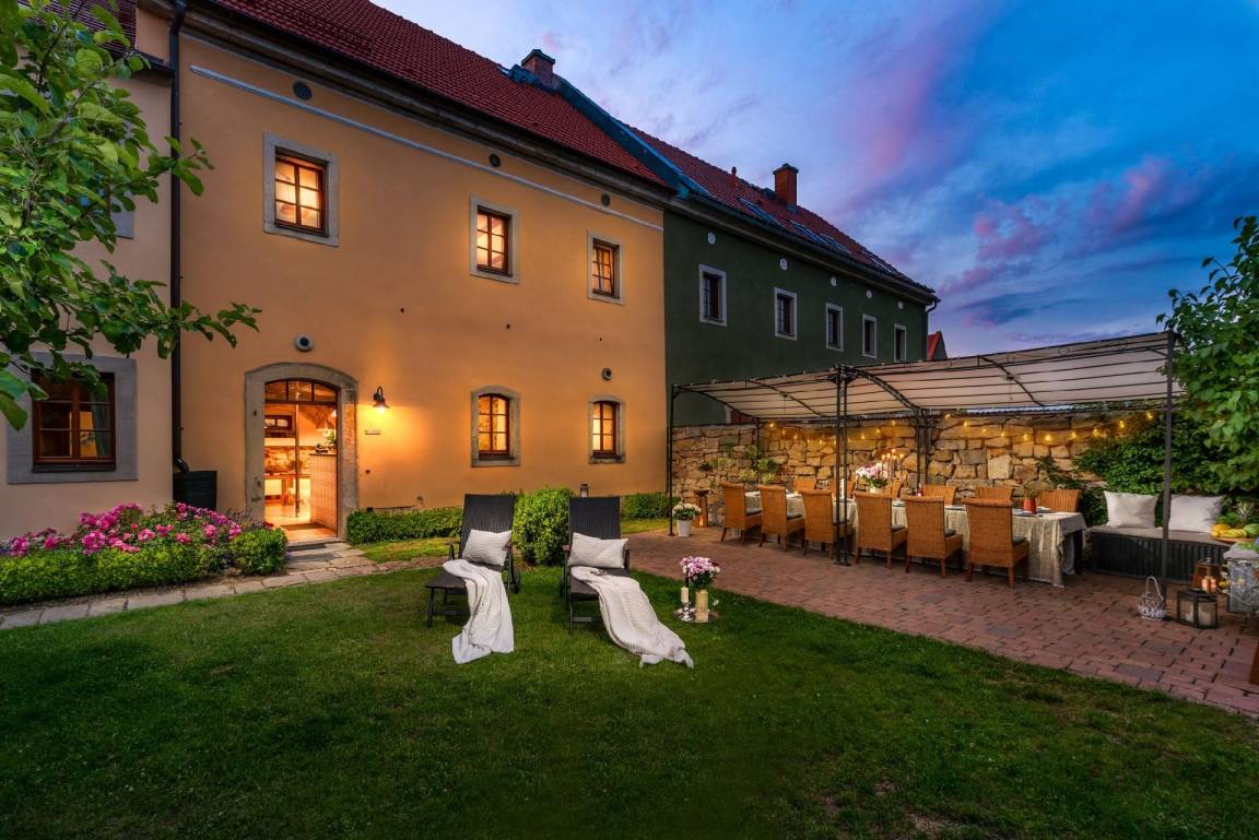 220 M² Ferienhaus ∙ 6 Schlafzimmer ∙ 12 Gäste - Dresden