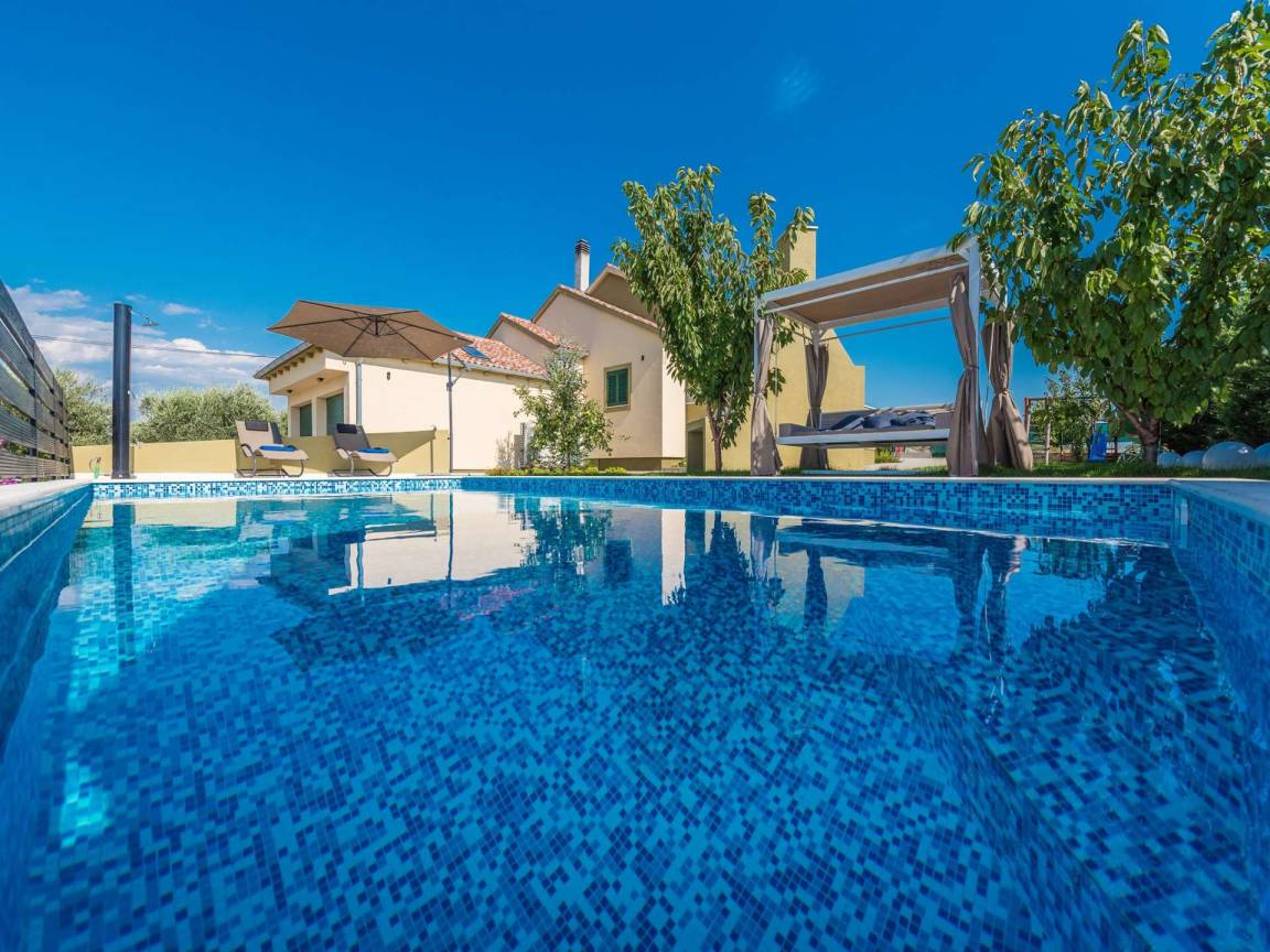 180 M² Villa ∙ 4 Schlafzimmer ∙ 10 Gäste - Zadar