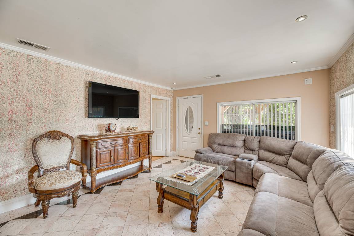 74 M² House ∙ 2 Bedrooms ∙ 4 Guests - Burbank, CA