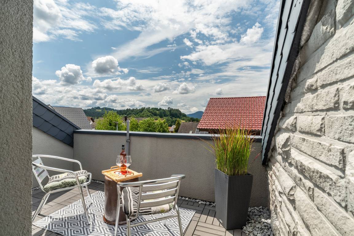 82 M² Ferienwohnung ∙ 2 Schlafzimmer ∙ 6 Gäste - Straubenhardt