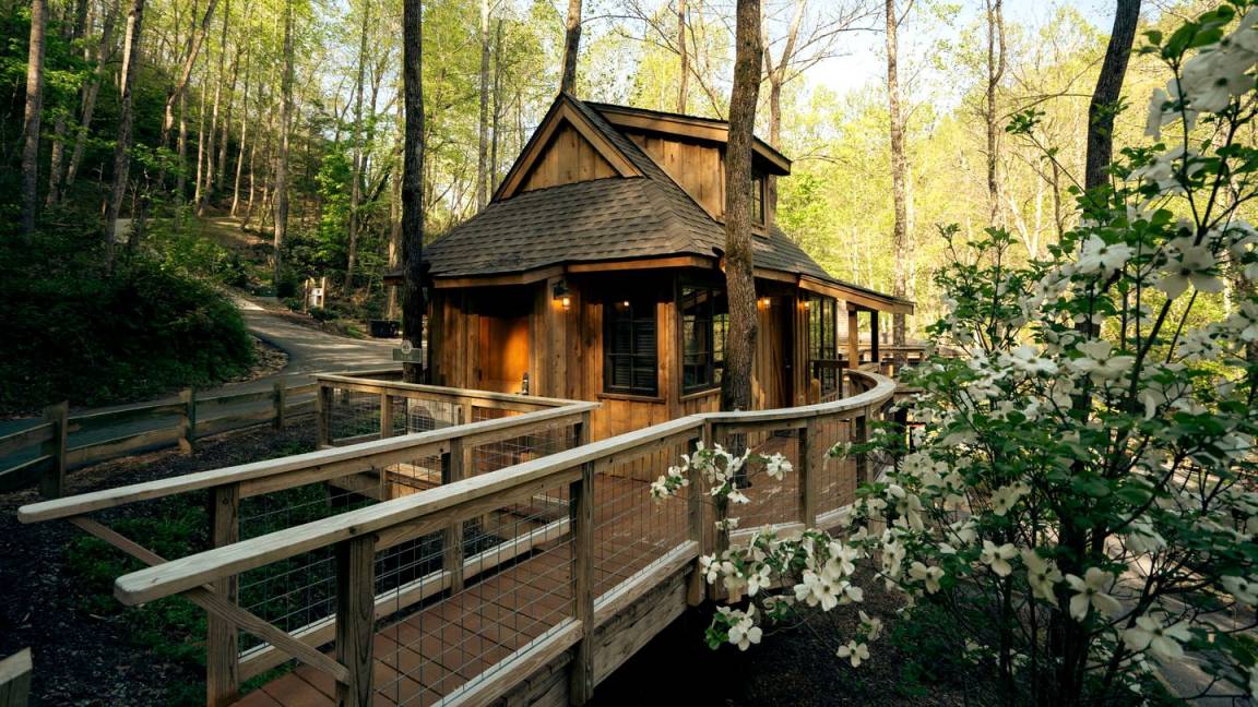 Camping ∙ 2 Bedrooms ∙ 4 Guests - Gatlinburg, TN