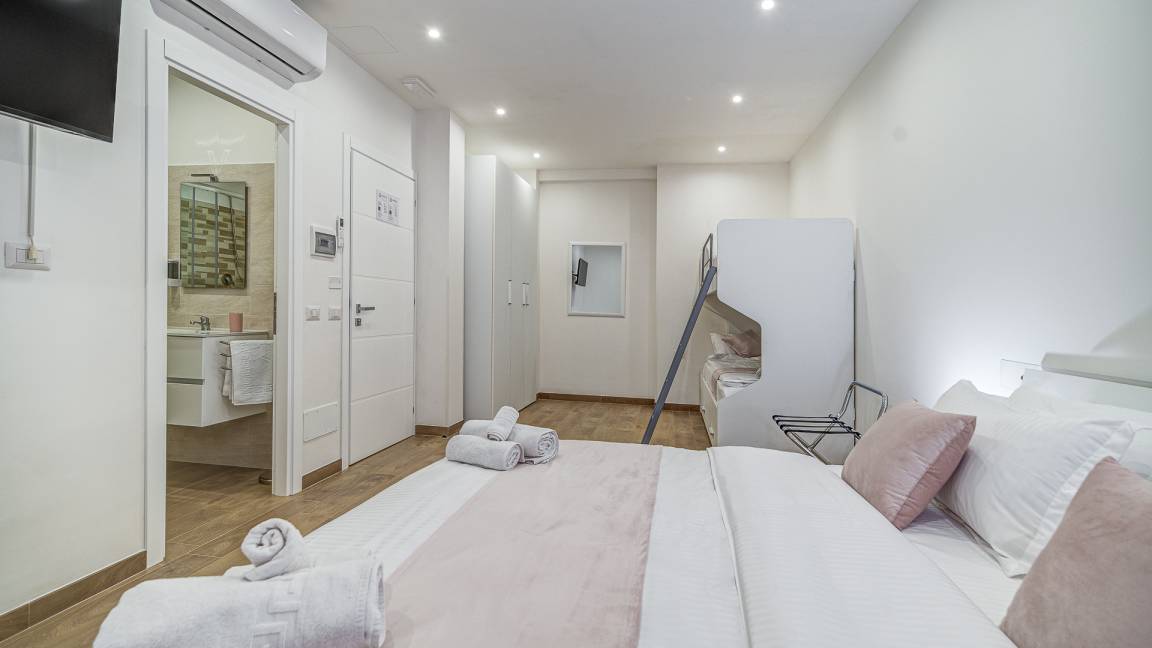 30 M² Ferienhaus ∙ 1 Schlafzimmer ∙ 4 Gäste - Santa Marinella