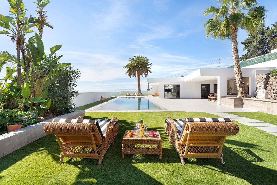 150 M² Villa ∙ 3 Bedrooms ∙ 6 Guests - Adeje