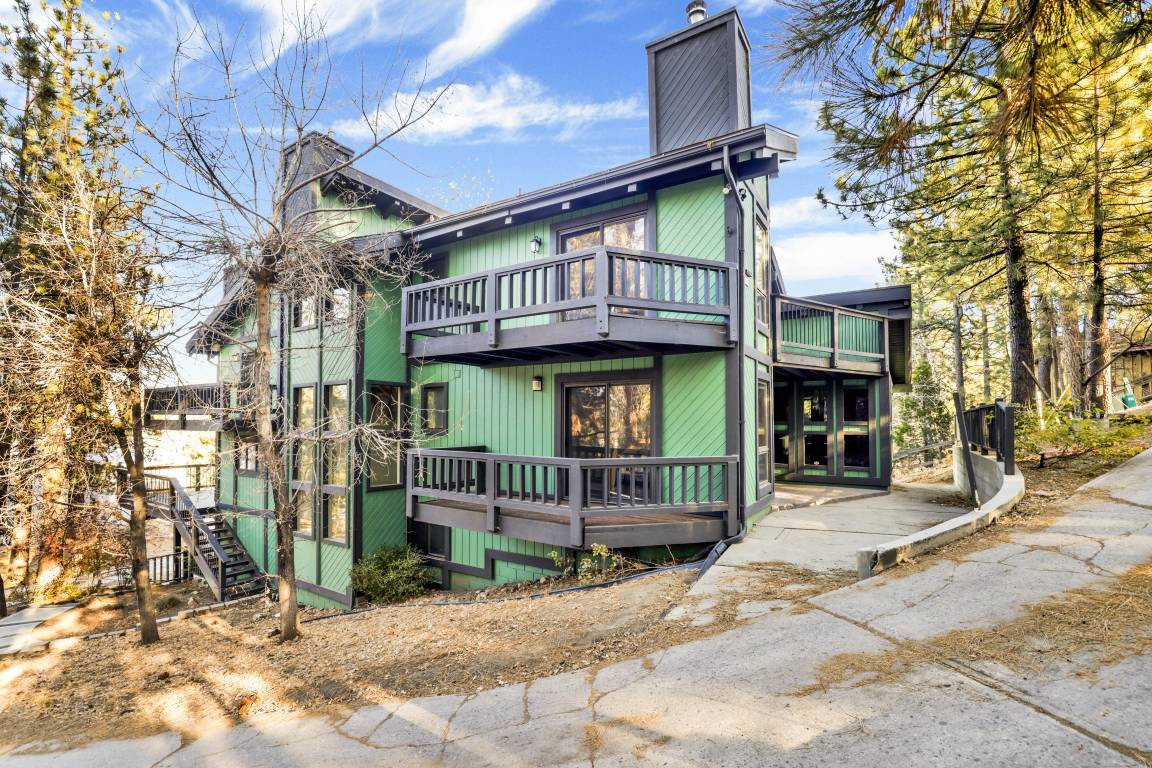 409 M² Cabin ∙ 4 Bedrooms ∙ 16 Guests - Big Bear Lake, CA