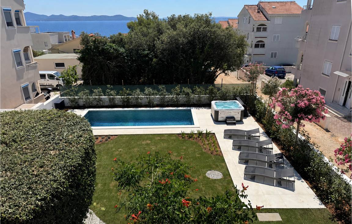 250 M² House ∙ 4 Bedrooms ∙ 8 Guests - Zaton