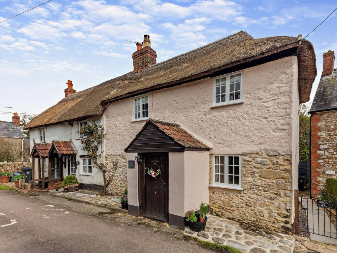 Cottage ∙ 3 Bedrooms ∙ 4 Guests - Axminster