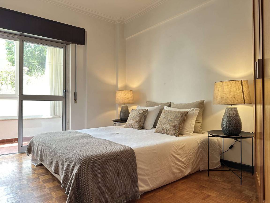 100 M² Huoneisto ∙ 3 Makuuhuonetta ∙ 6 Vierasta - Amadora