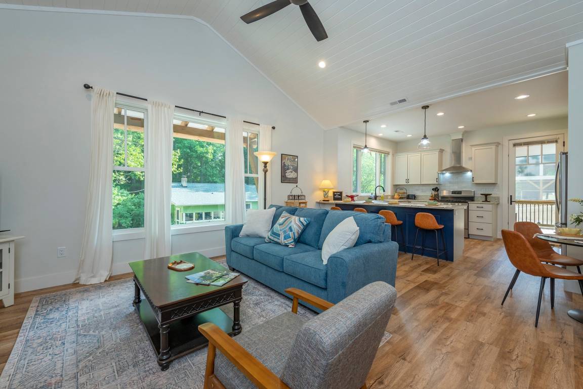102 M² House ∙ 2 Bedrooms ∙ 4 Guests - Black Mountain, NC