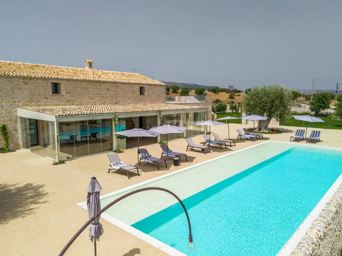 Villa ∙ 10 Bedrooms ∙ 22 Guests - Marina di Ragusa