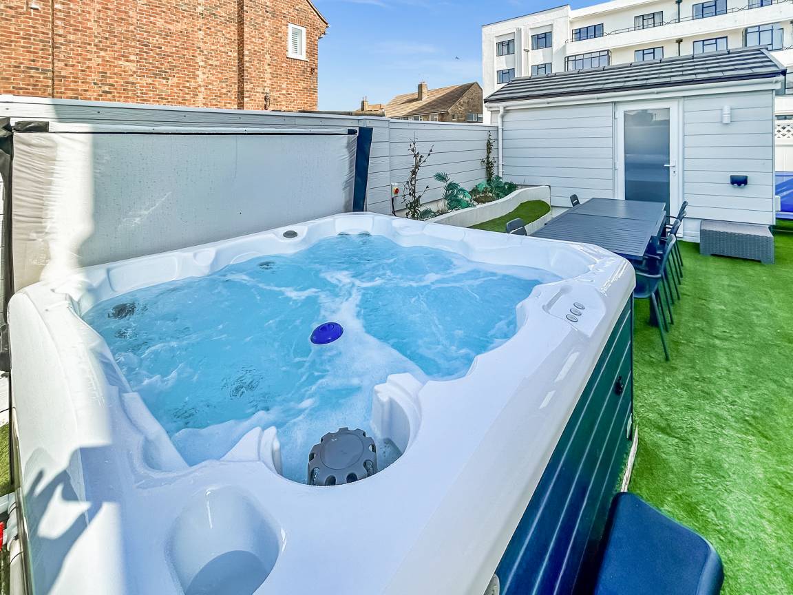 Cottage ∙ 5 Bedrooms ∙ 12 Guests - West Sussex