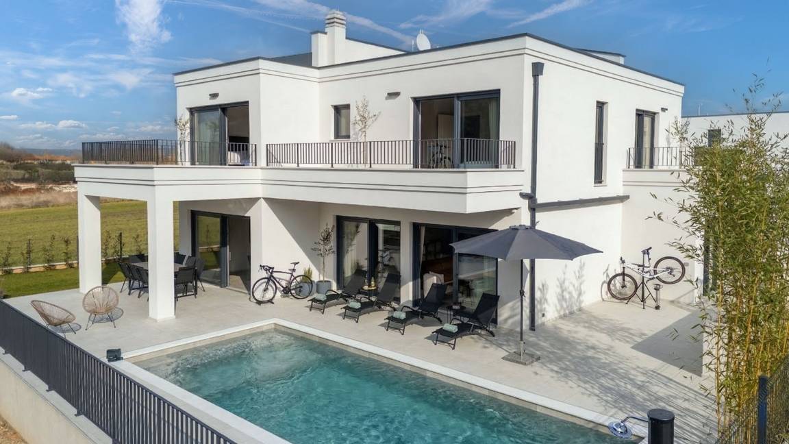 180 M² Villa ∙ 4 Chambres ∙ 8 Personnes - Poreč