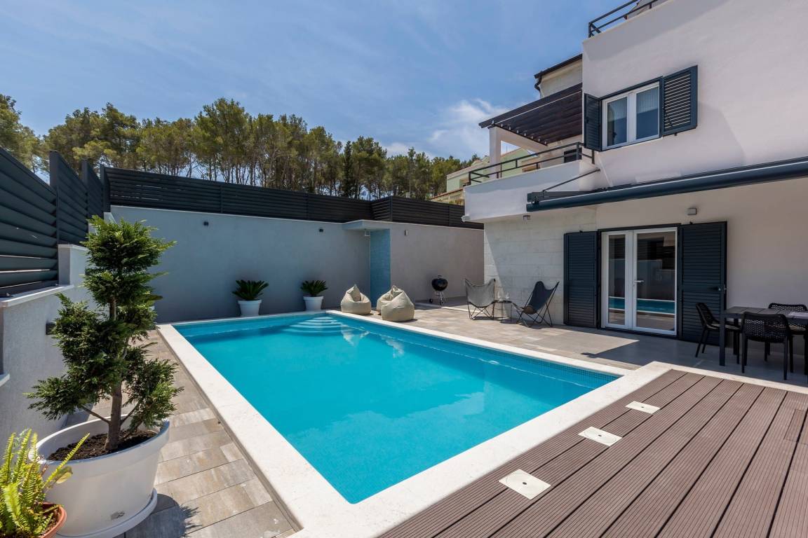 226 M² Villa ∙ 5 Bedrooms ∙ 13 Guests - Sutivan