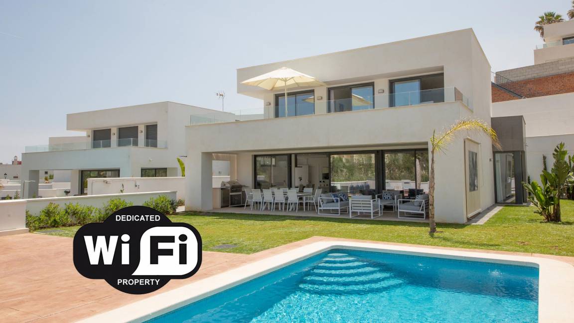 230 M² Villa ∙ 4 Schlafzimmer ∙ 8 Gäste - Manilva