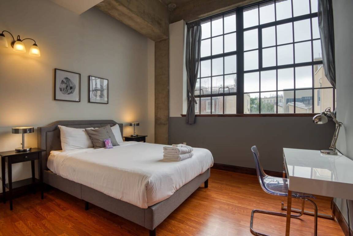 74 M² Loft ∙ 2 Bedrooms ∙ 4 Guests - Eastern State Penitentiary