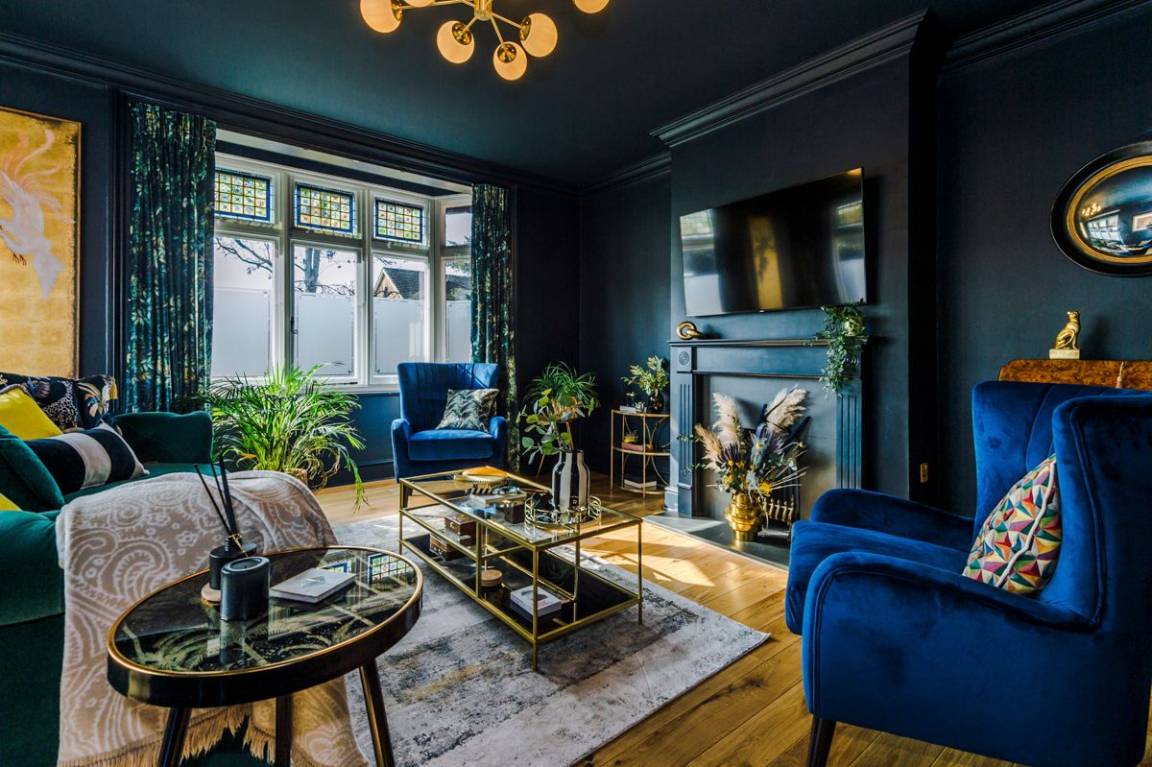 Villa ∙ 4 Bedrooms ∙ 9 Guests - Staines-upon-Thames