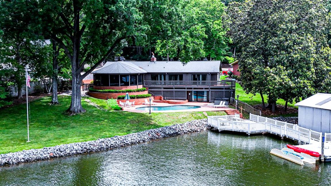 House ∙ 4 Bedrooms ∙ 11 Guests - Charlotte, NC