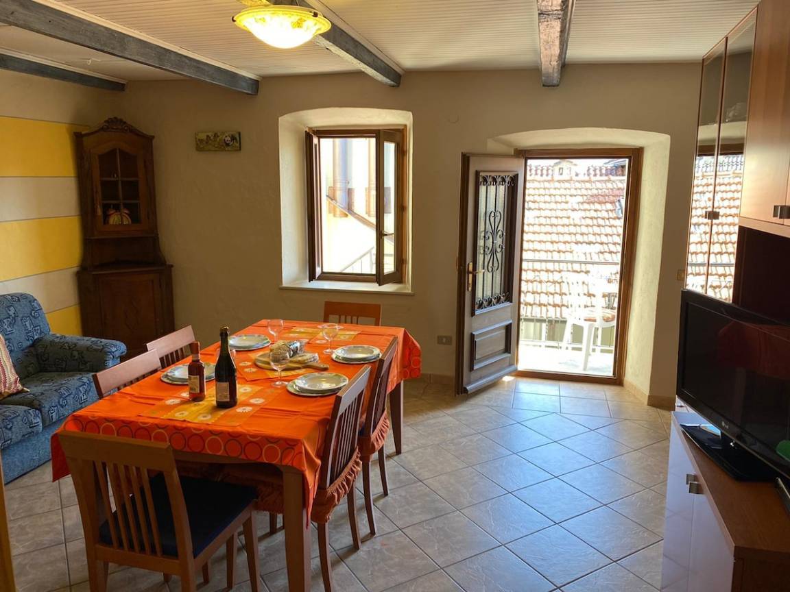90 M² Apartment ∙ 2 Bedrooms ∙ 5 Guests - Cannobio