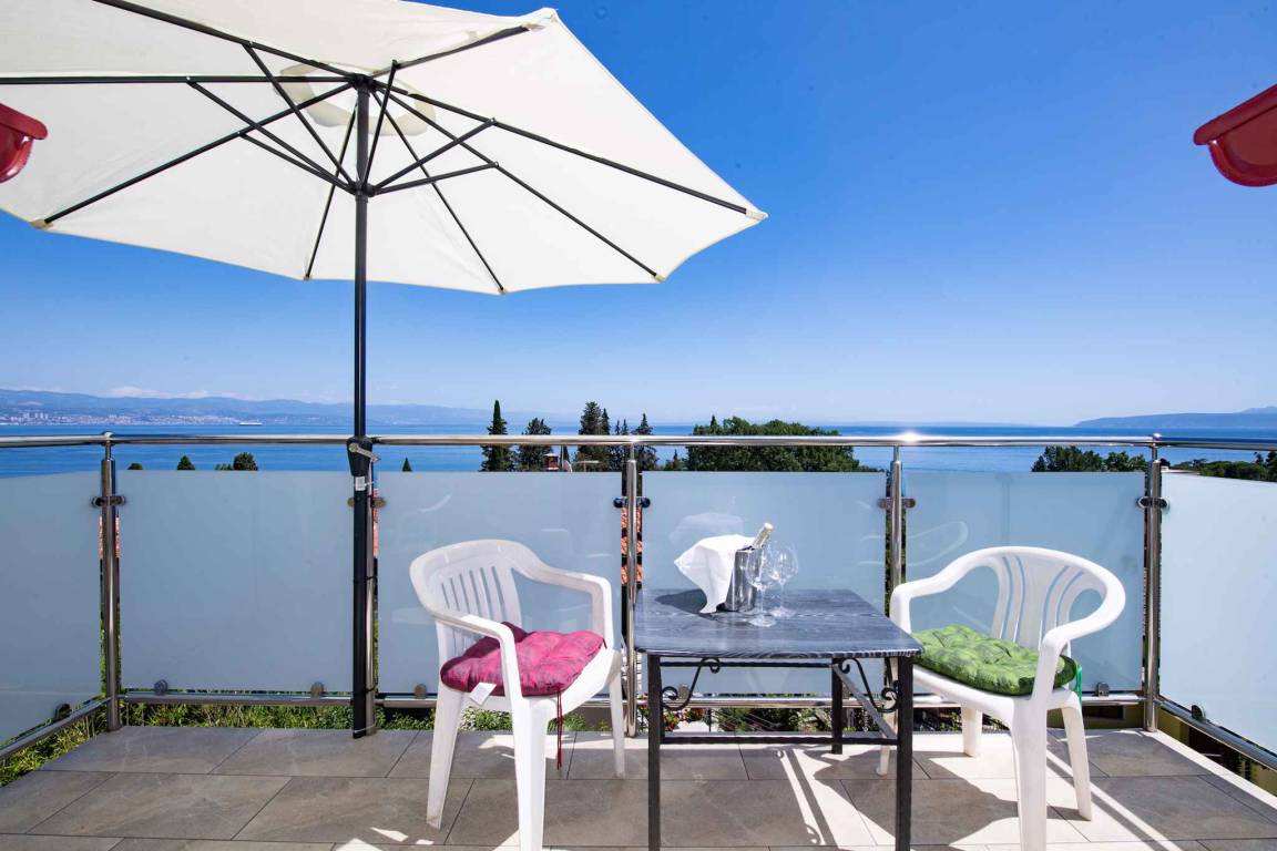 81 M² Appartement ∙ 3 Chambres ∙ 7 Personnes - Opatija