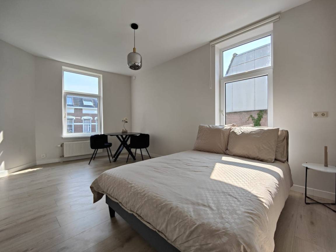 150 M² Habitación Privada ∙ 1 Habitación ∙ 1 Huésped - Róterdam