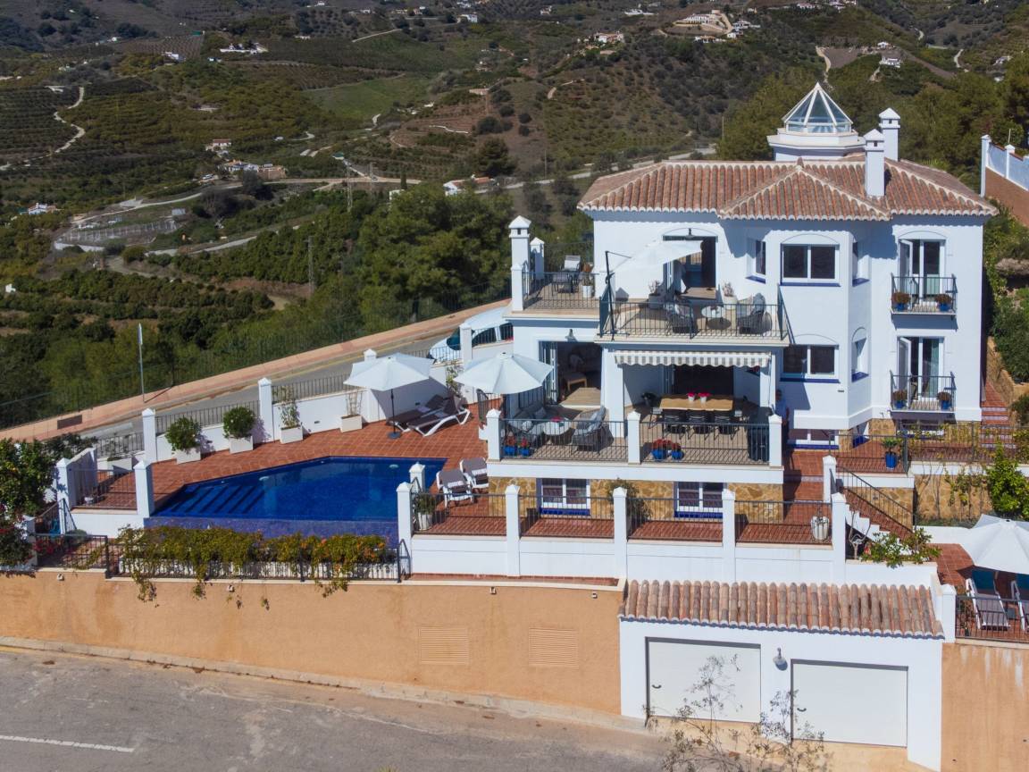 240 M² Villa ∙ 1 Bedroom ∙ 8 Guests - Frigiliana
