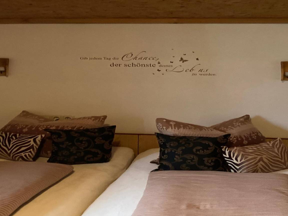 85 M² Ferienwohnung ∙ 2 Schlafzimmer ∙ 5 Gäste - Arrach