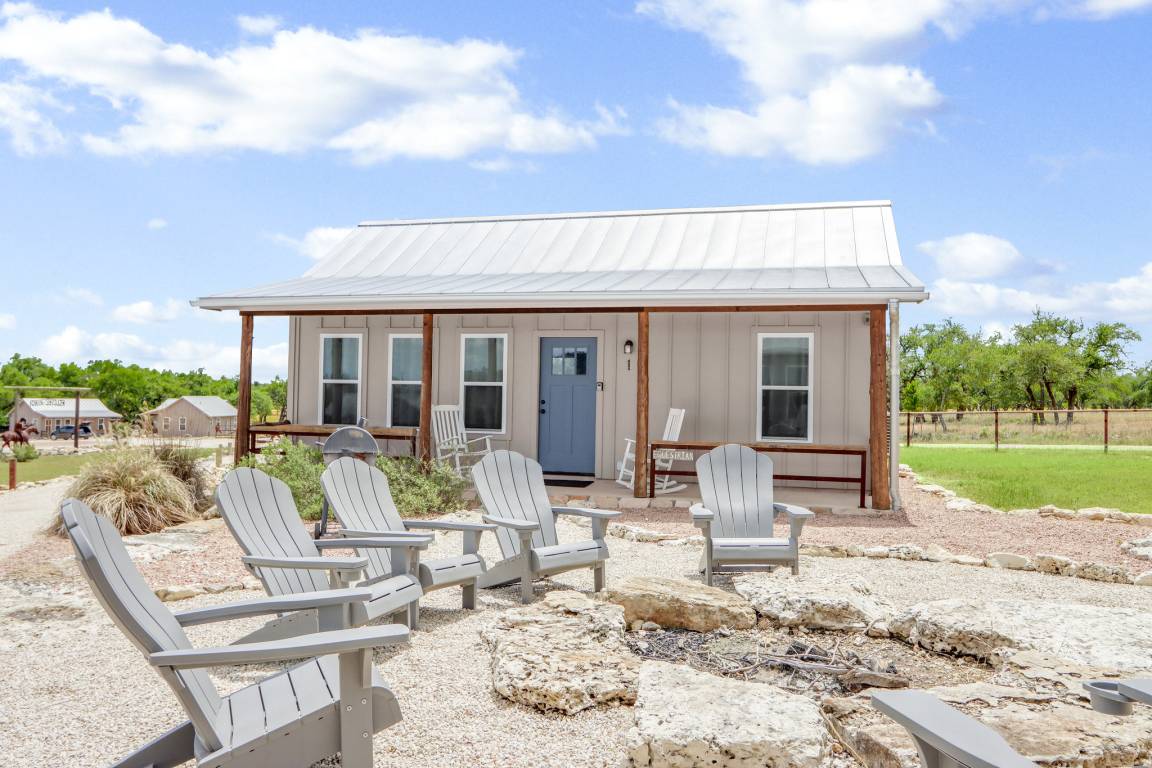 57 M² Cabin ∙ 2 Bedrooms ∙ 5 Guests - Driftwood, TX
