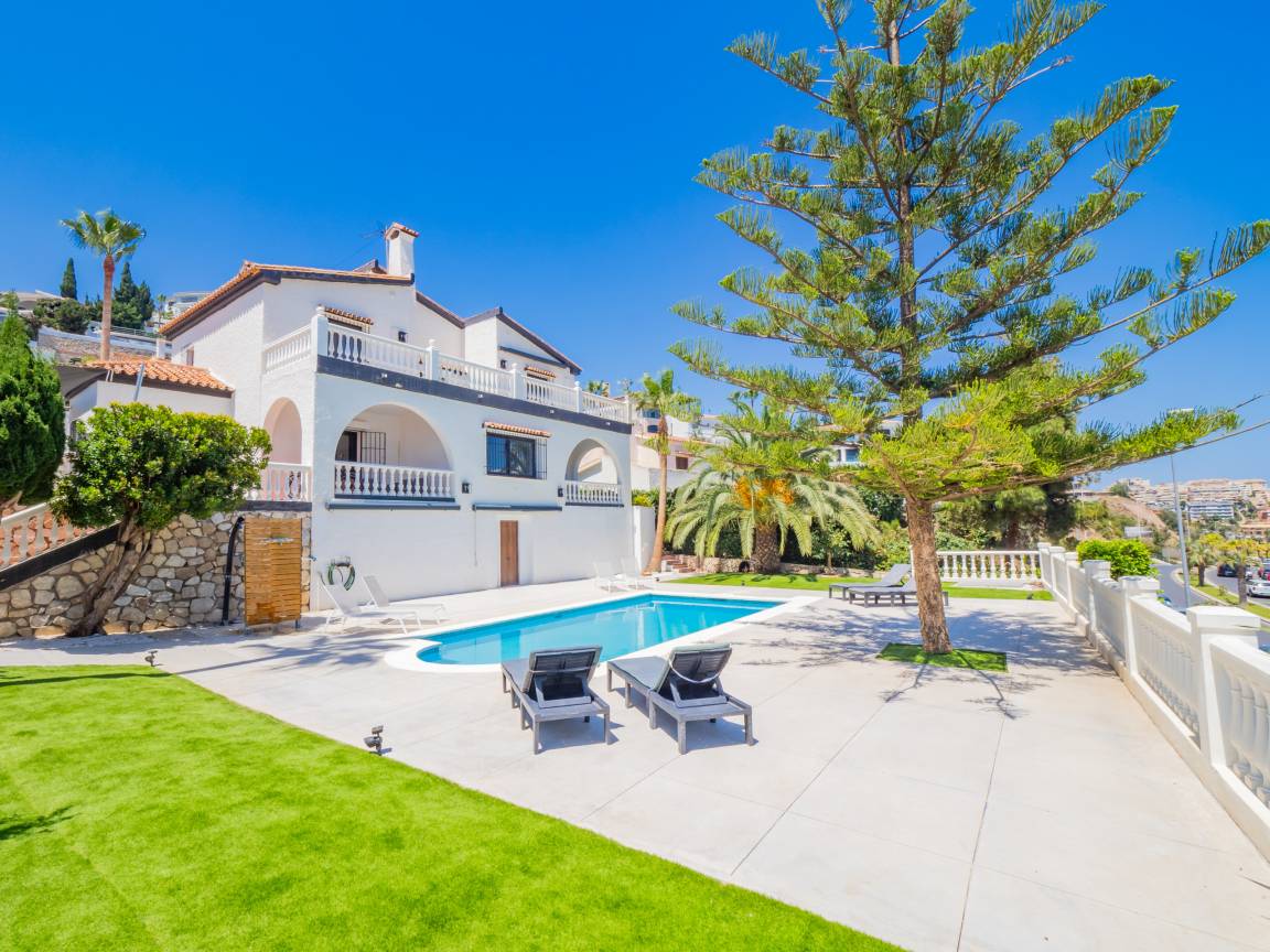 280 M² Villa ∙ 4 Schlafzimmer ∙ 8 Gäste - Benalmádena