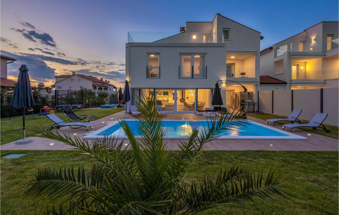 262 M² Ferienhaus ∙ 6 Schlafzimmer ∙ 12 Gäste - Poreč