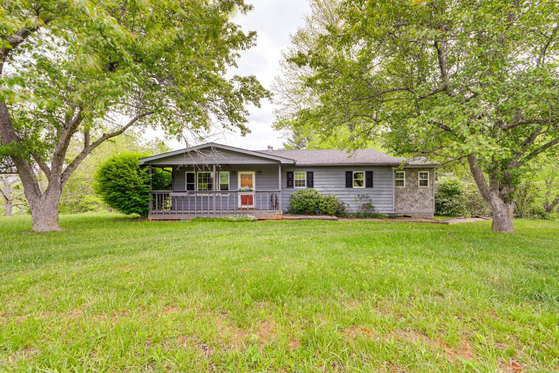 102 M² House ∙ 2 Bedrooms ∙ 4 Guests - Lake Junaluska, NC