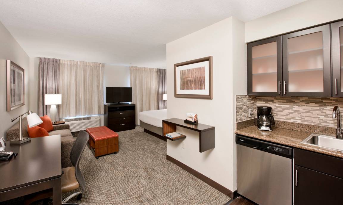 Hotel ∙ 1 Bedroom ∙ 4 Guests - Charlotte, NC