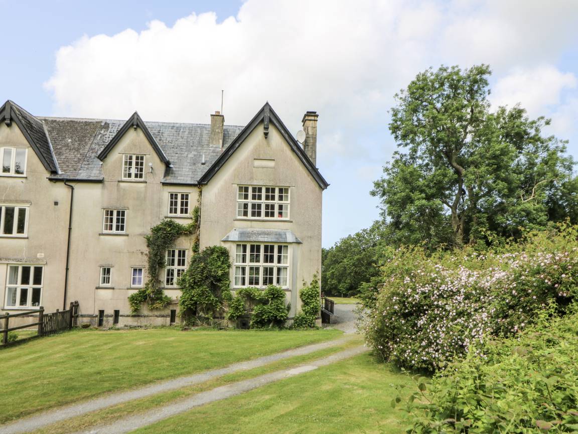 Cottage ∙ 5 Bedrooms ∙ 11 Guests - Fishguard
