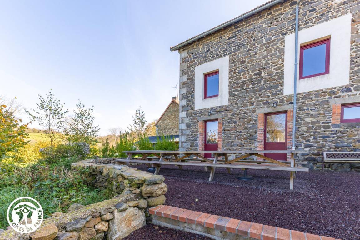 200 M² Gîte ∙ 6 Chambres ∙ 15 Personnes - Puy-de-Dôme