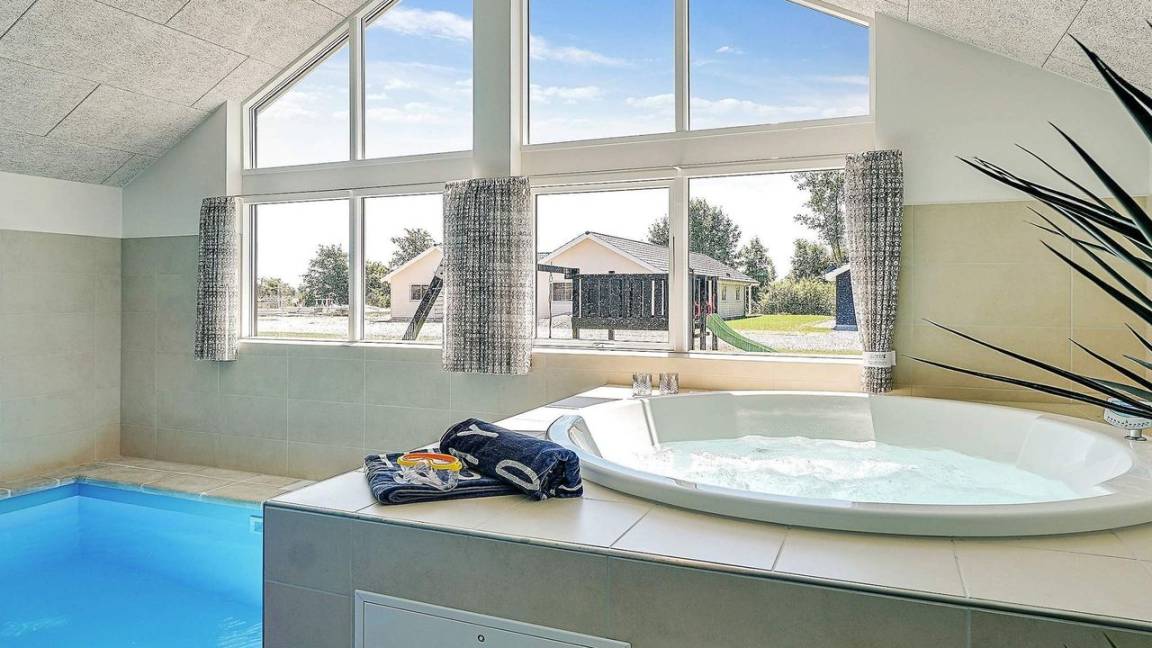 221 M² Ferienhaus ∙ 6 Schlafzimmer ∙ 16 Gäste - Ostsee