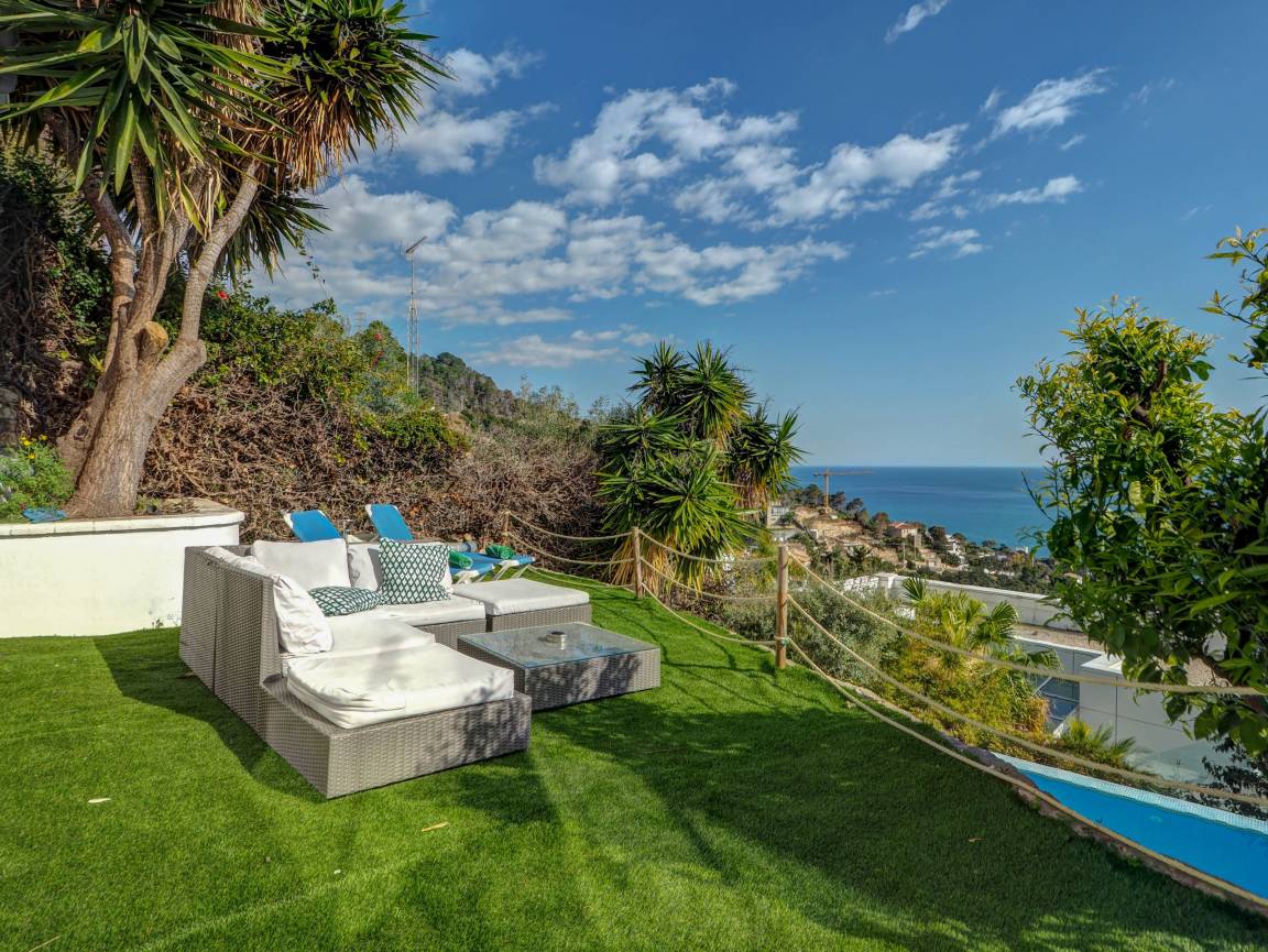250 M² Villa ∙ 5 Bedrooms ∙ 12 Guests - Sitges