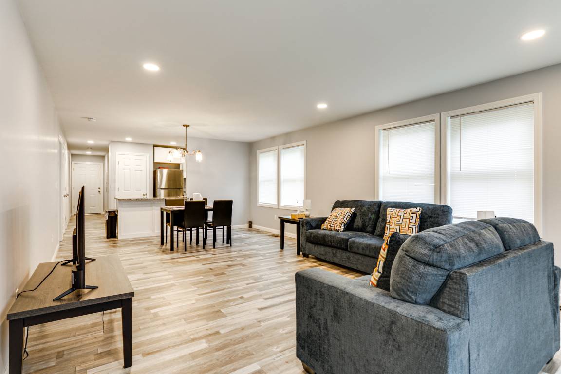 148 M² Apartment ∙ 3 Bedrooms ∙ 6 Guests - Capron Park Zoo, Attleboro