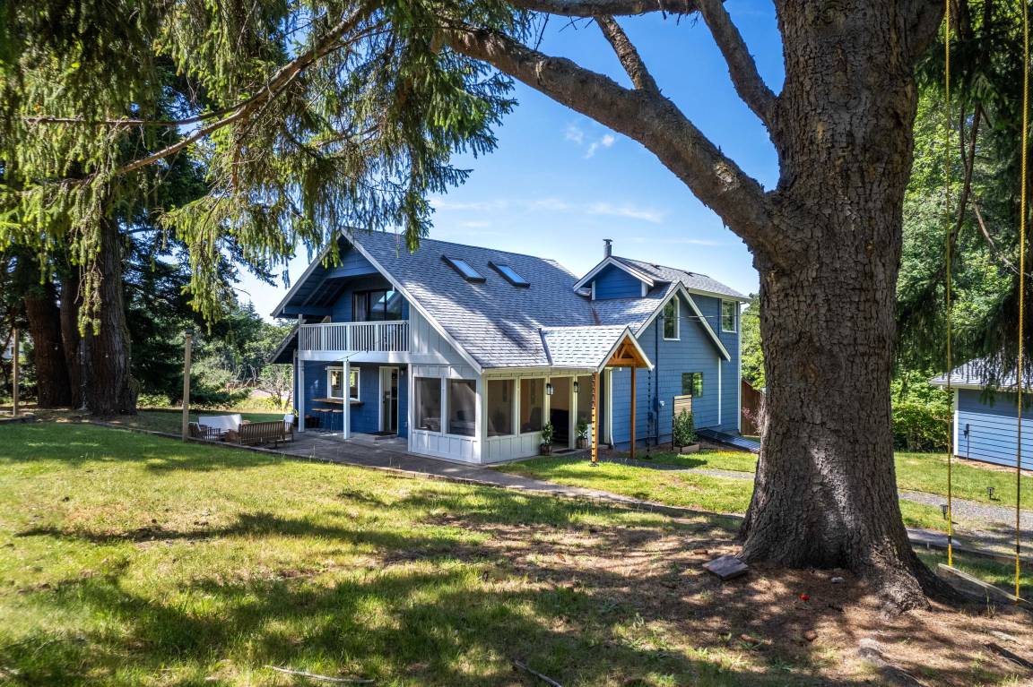 325 M² House ∙ 3 Bedrooms ∙ 6 Guests - White Salmon, WA